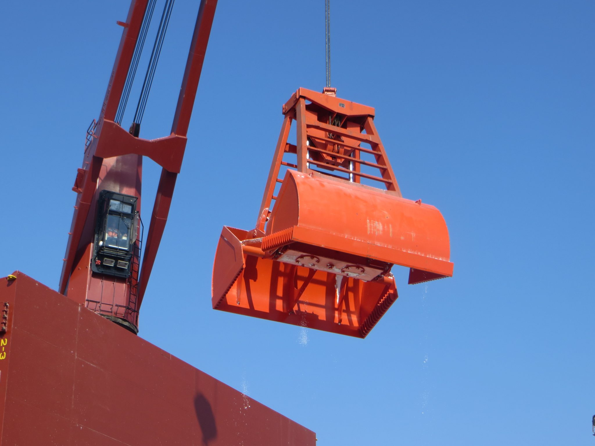 Remote Control Clamshell Bulk Grab - Shanghai Janus Grab